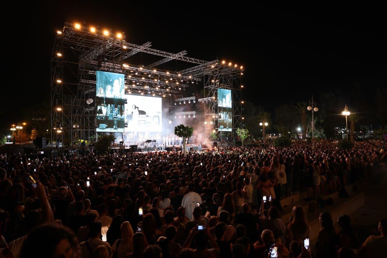 Maximum Διαγωνισμός μόνο από τον Maxfm 100.2 με δώρα άνω 1000 ευρώ ...